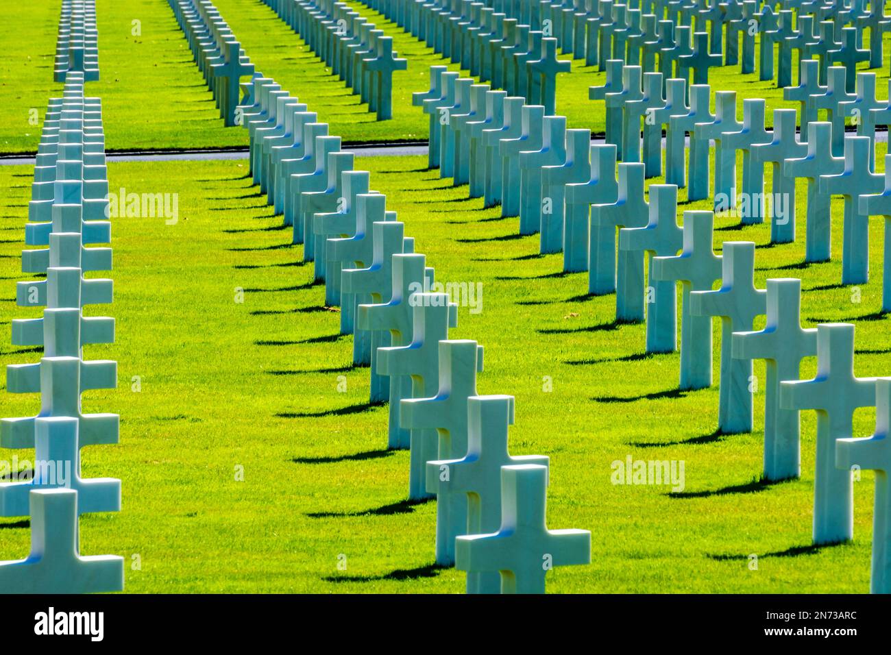 Long rows of white headstones in lorraine lothringen hi-res stock ...