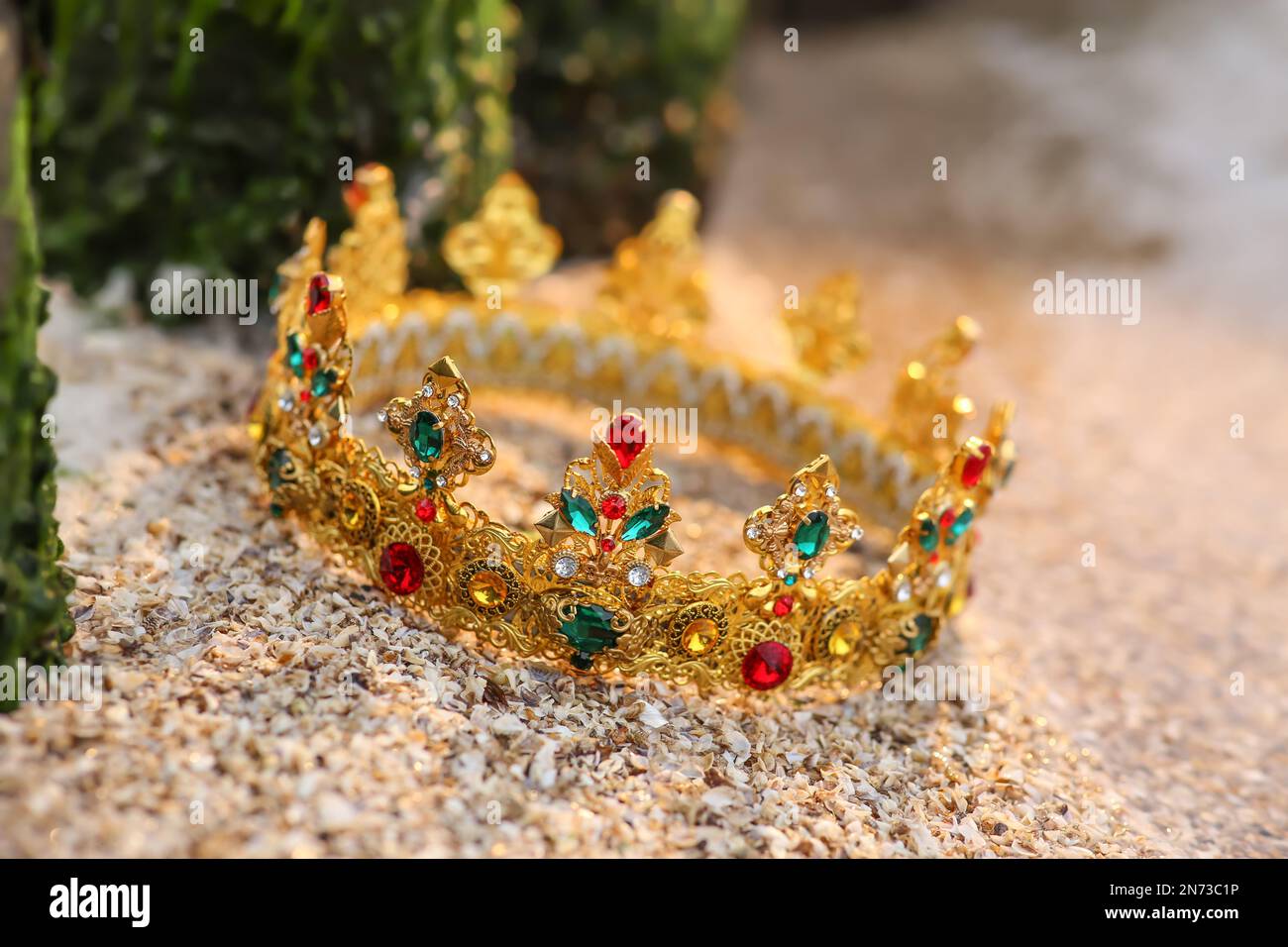 Beautiful golden crown on hi-res stock photography and images - Alamy