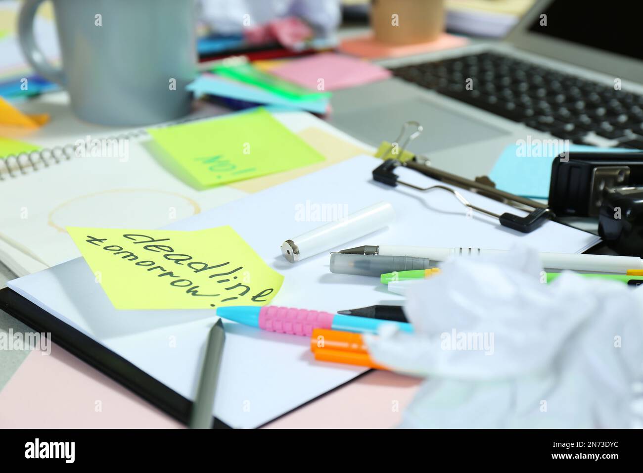 Messy table hi-res stock photography and images - Alamy