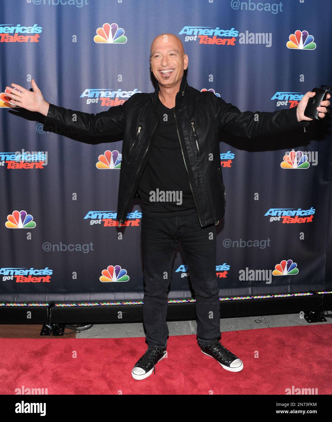 Judge Howie Mandel attends the "America's Got Talent" pre-show red ...