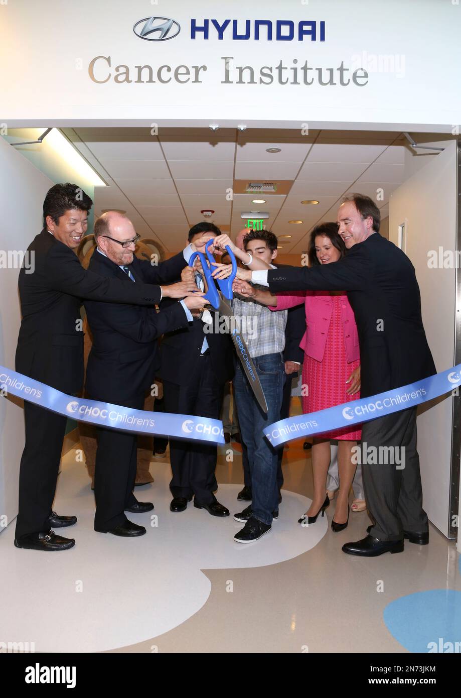 From left, Mickey Pong, Chairman of the Board, Hyundai Hope on Wheels ...