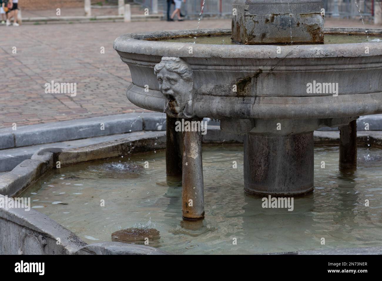 Spitting Statue in the center of Toulouse , France Stock Photo - Alamy