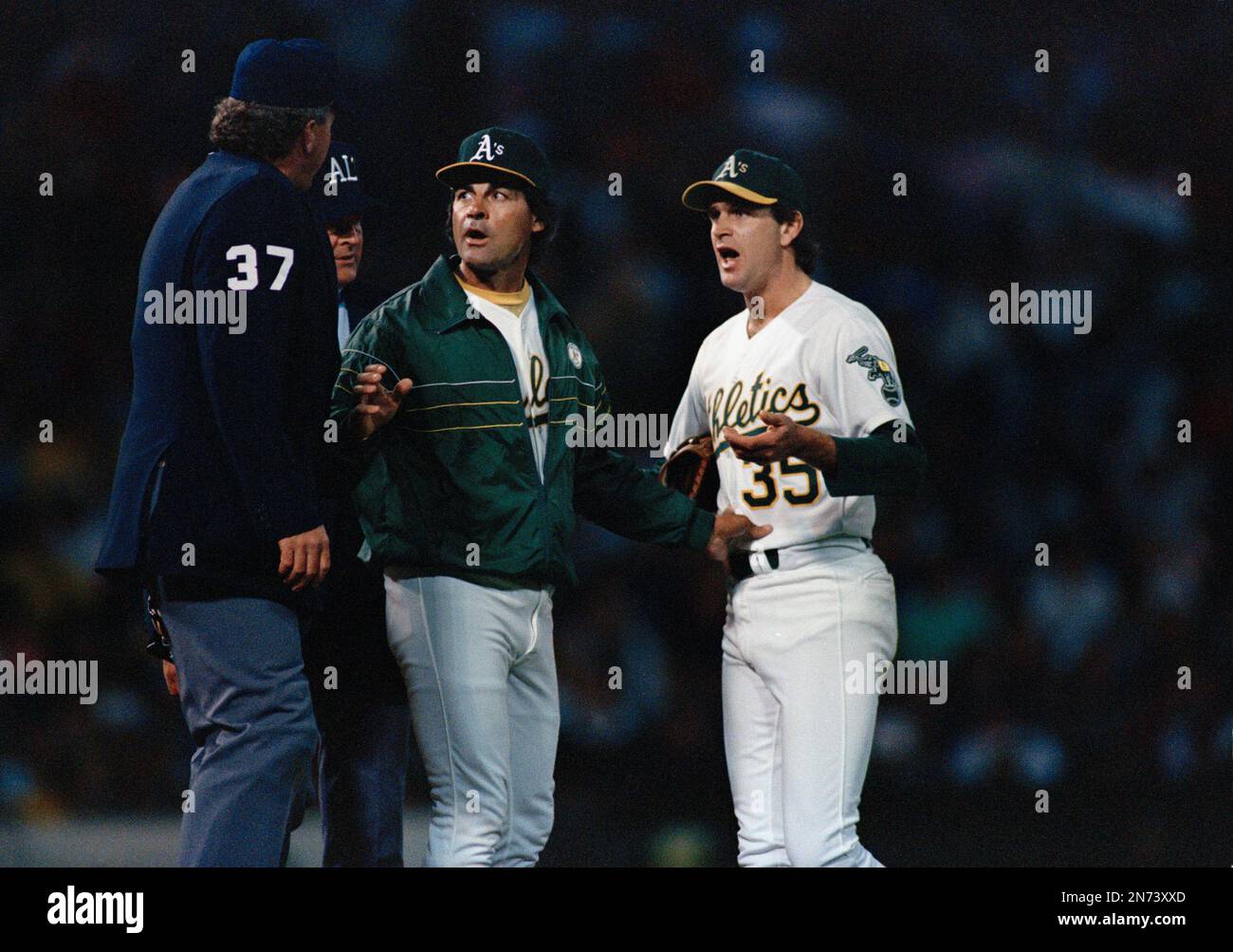 Oakland Athletics manager Tony LaRussa, center, and pitcher Bob Welch ...