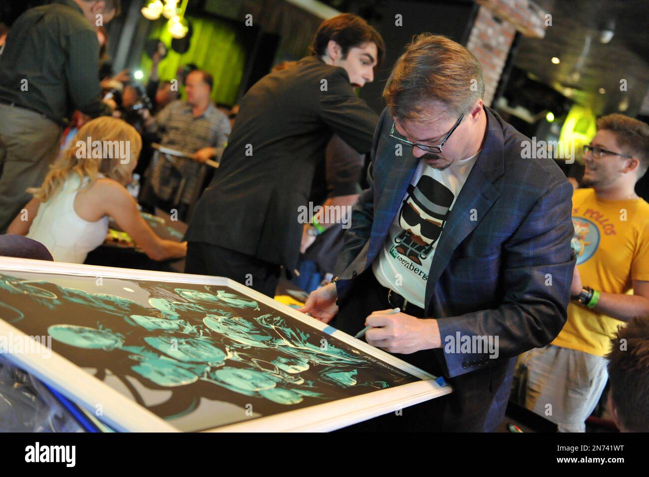 Creator Vince Gilligan signs autographs at AMC's 'Breaking Bad' fan ...