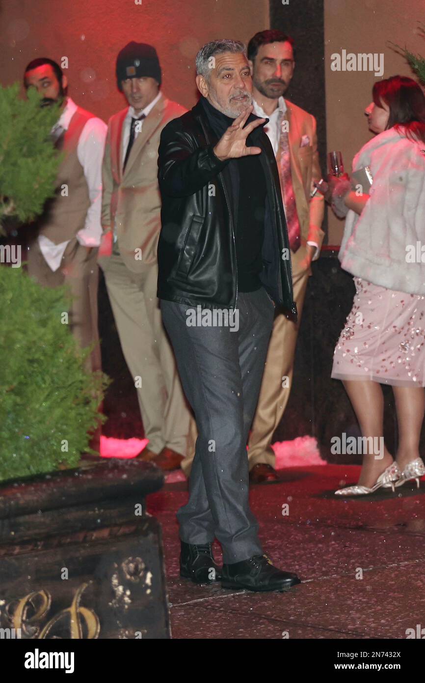 Brad Pitt And George Clooney Filming ‘Wolves In Queens -PICTURED ...