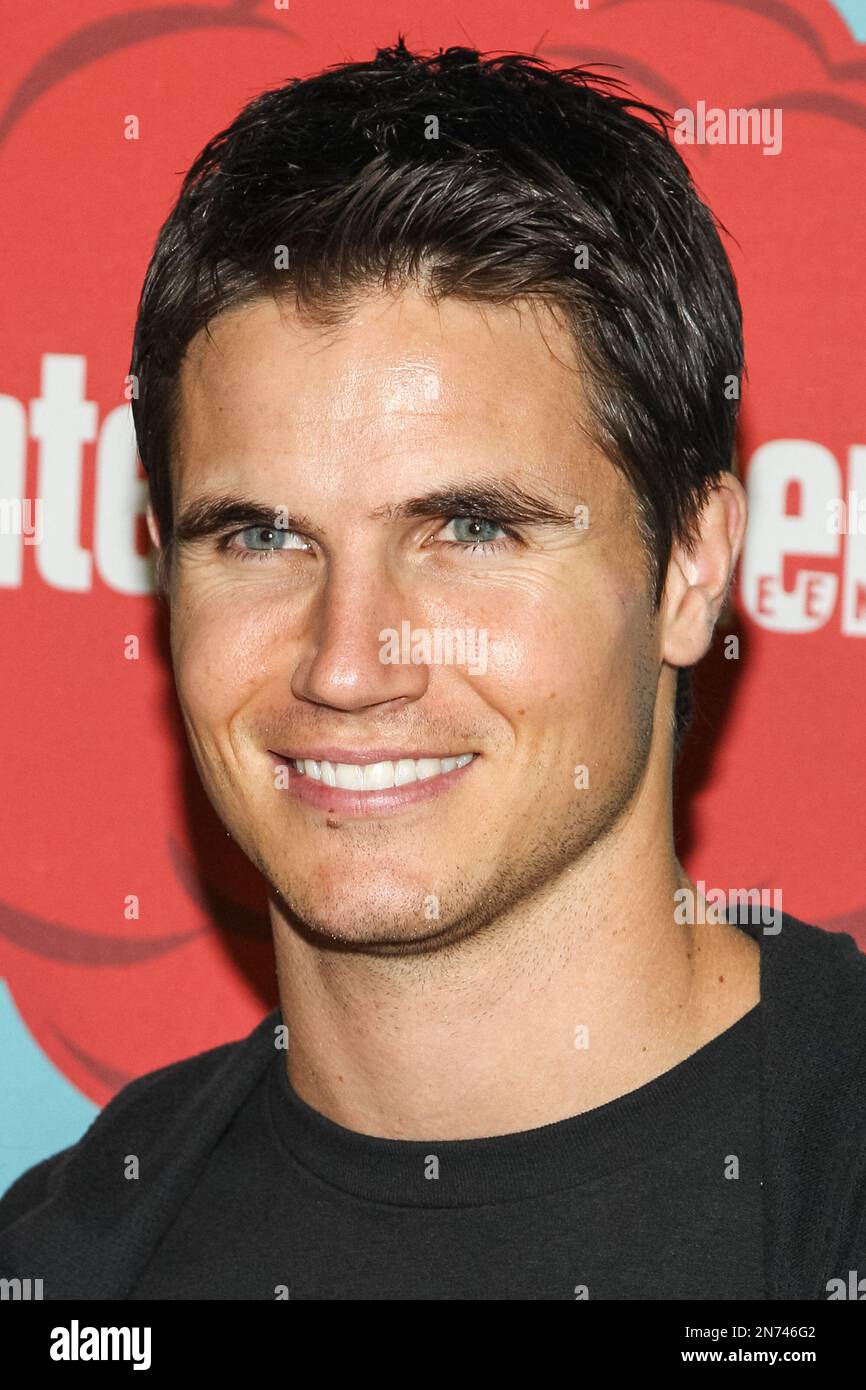 Actor Robbie Amell arrives at the EW party on Day 4 of the 2013 Comic ...