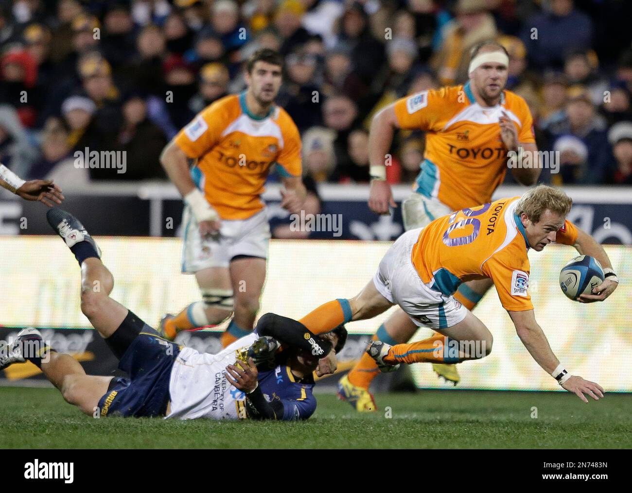 South Africa's Cheetahs player Sarel Pretorius, right, is tackled by ...