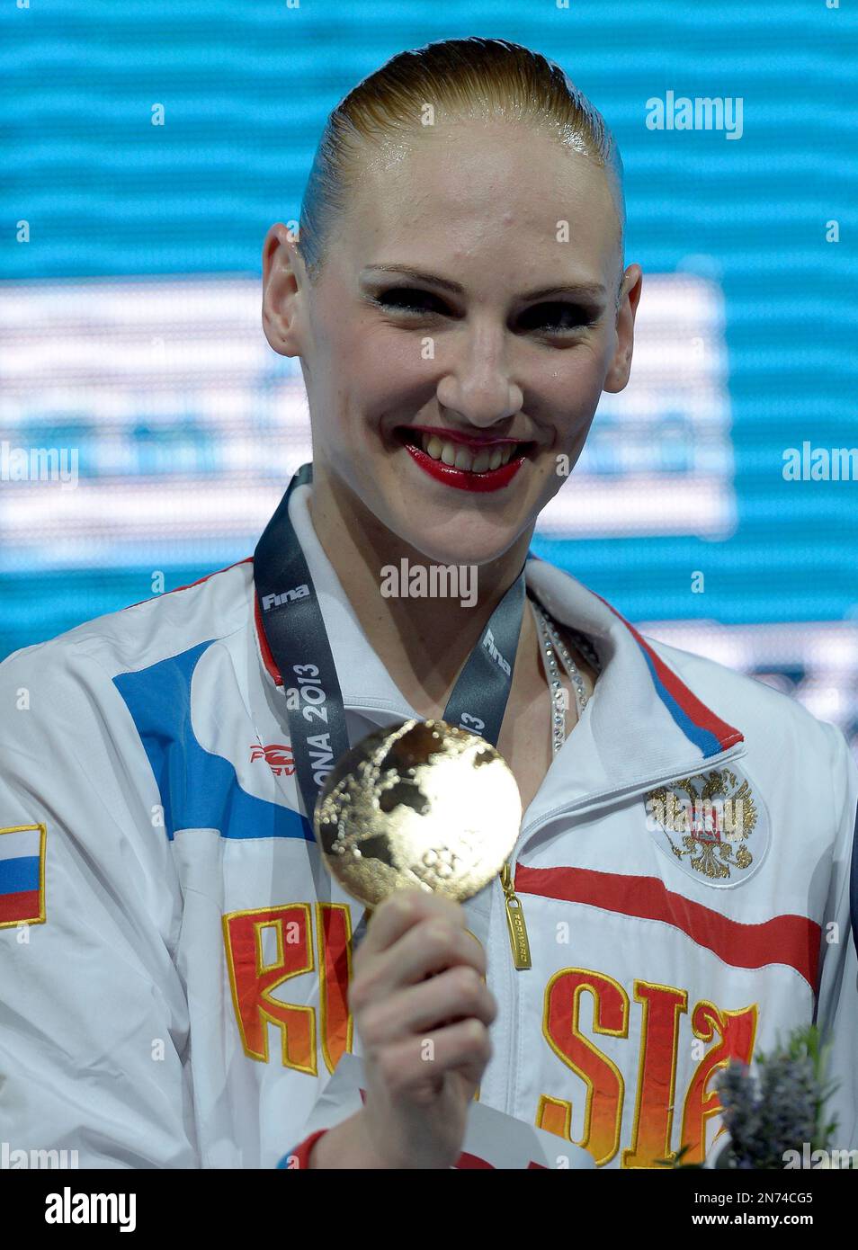 Russia's Svetlana Romashina poses with her gold medal after winning the ...
