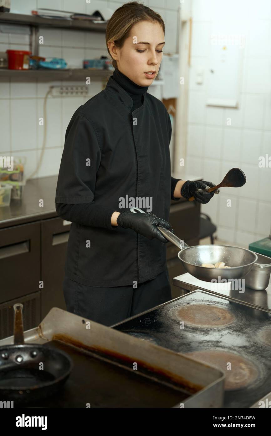 Frying pan pub hi-res stock photography and images - Alamy