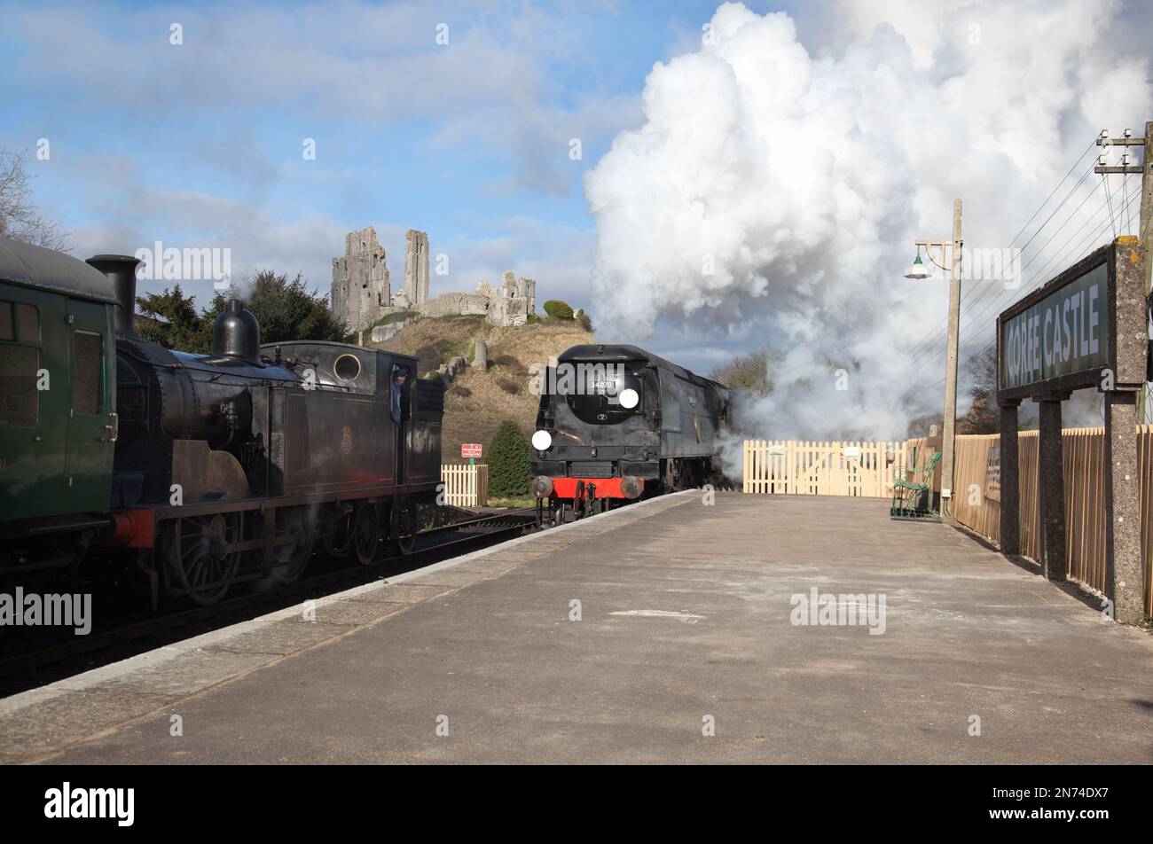 Battle of Britain Class Locomotive 34070 Manston enters Corfe Castle ...