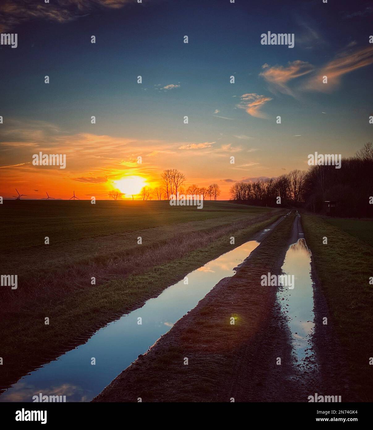 Sky sunset lane hi-res stock photography and images - Alamy