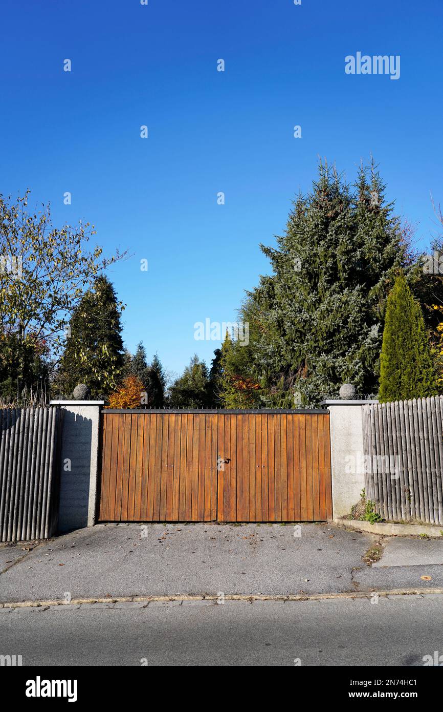 Germany, Bavaria, Upper Bavaria, wooden garden gate, driveway Stock ...