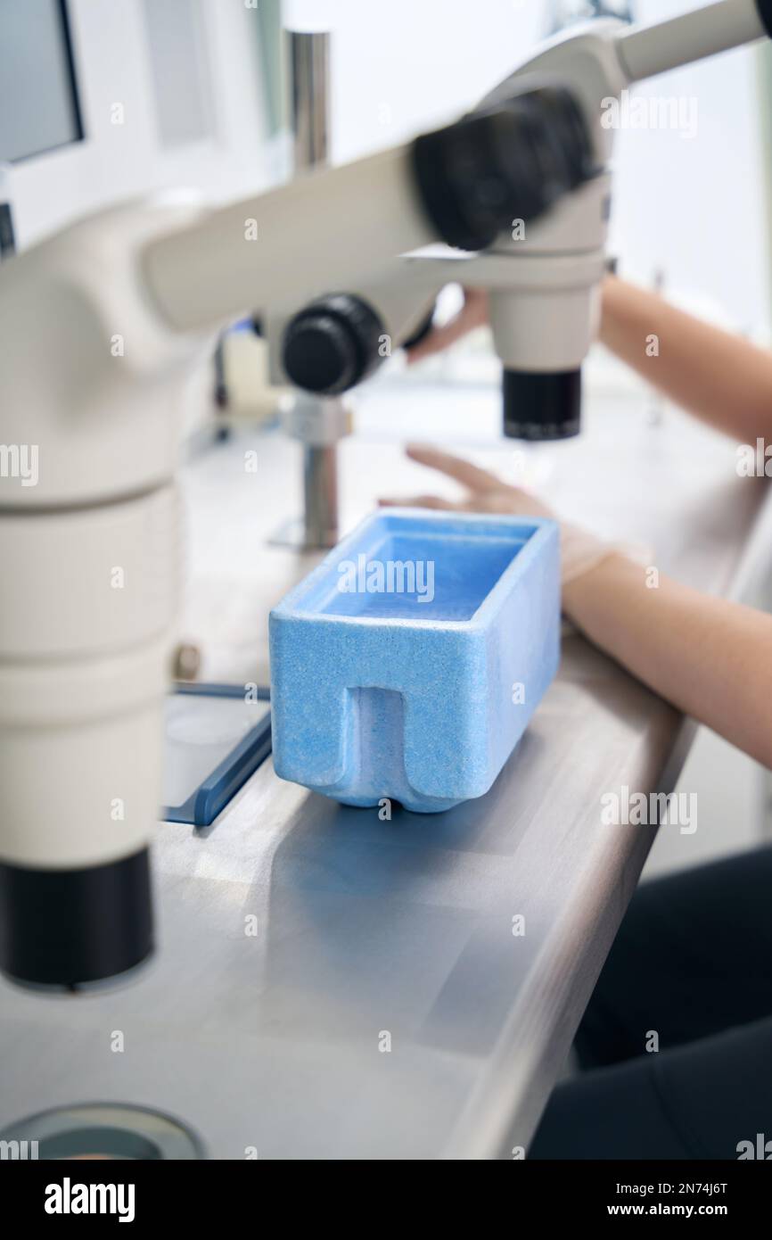 Cuvette with the sample liquid hi-res stock photography and images - Alamy