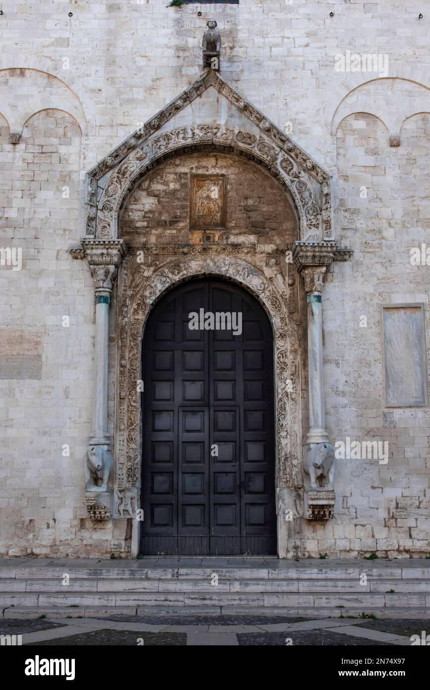 Facade of iconic basilica San Nicola in downtown Bari, Italy Stock ...