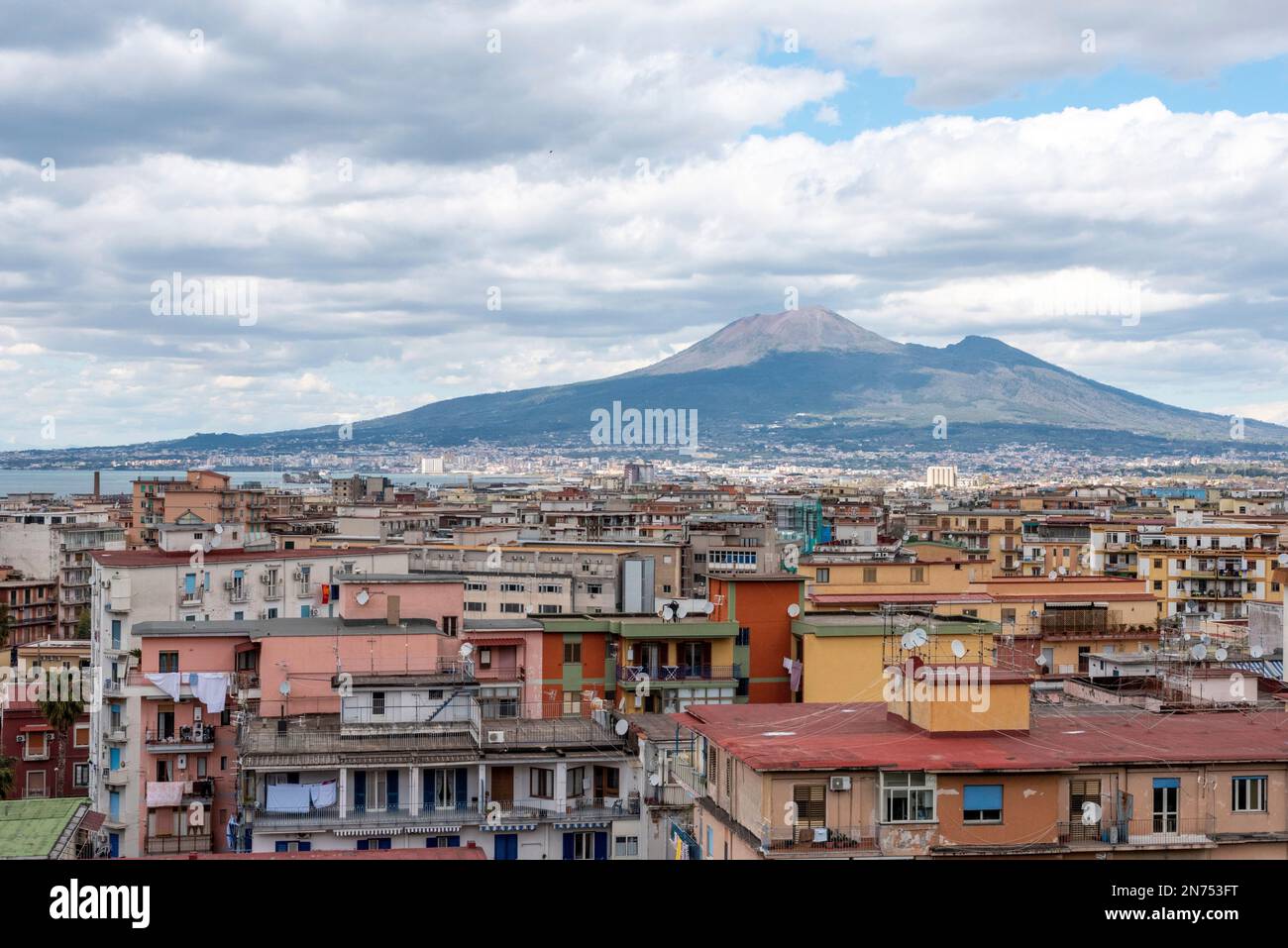 Panoramic view of mount Vesuvius, the cities of Stabia and Pompeii in ...