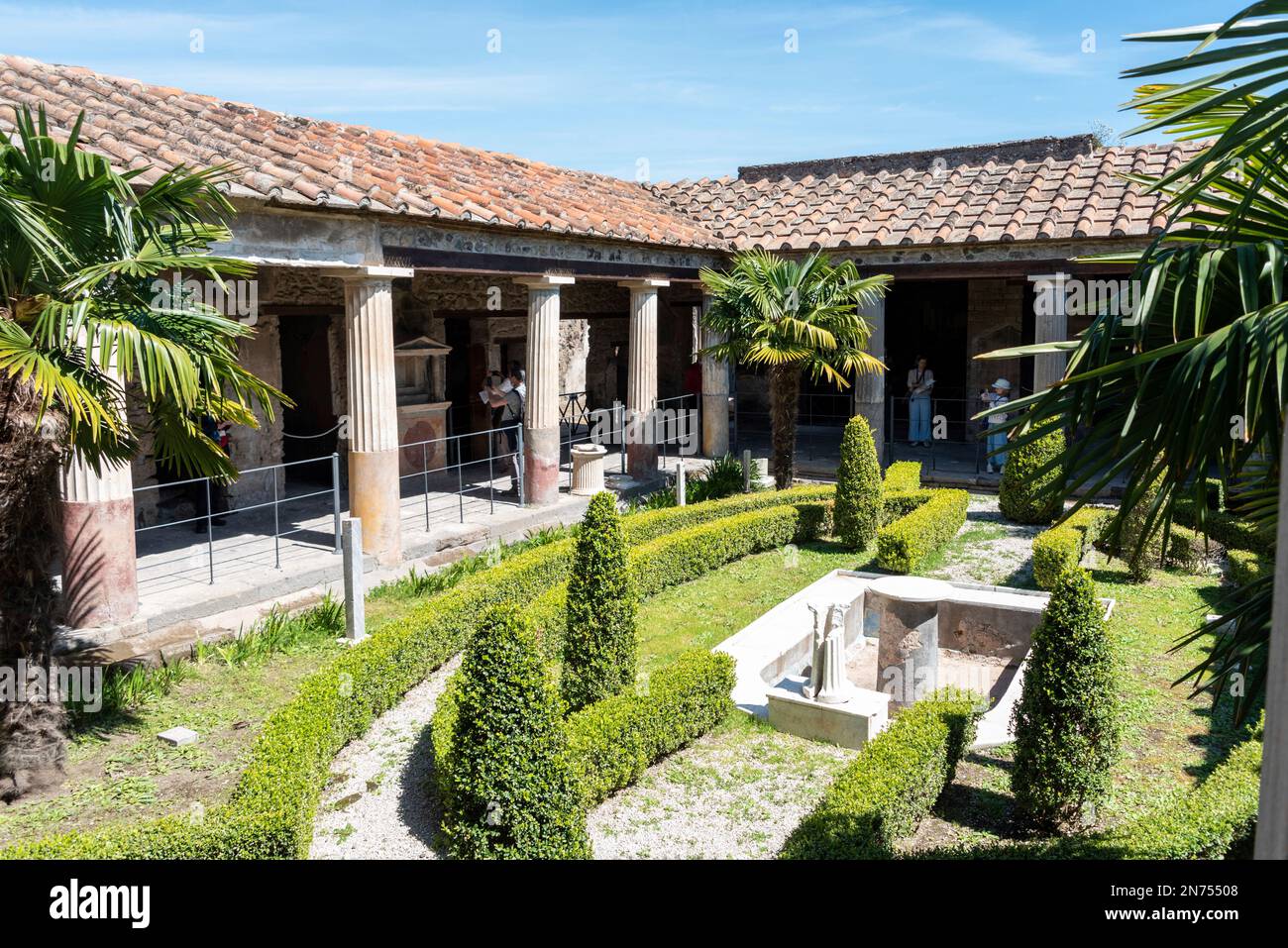 Pompeii, Italy, Yard in a typical Roman villa of the ancient Pompeii ...