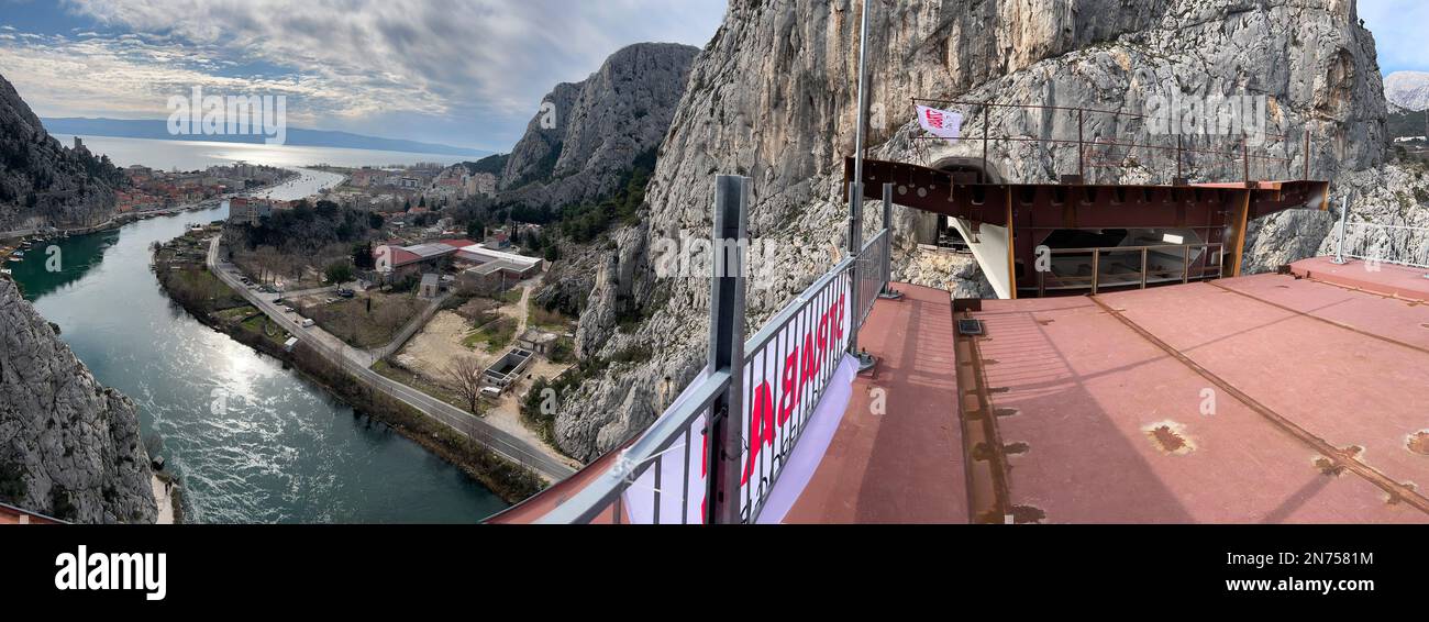 Photo taken on February 10, 2023 shows the final phase of connecting ...