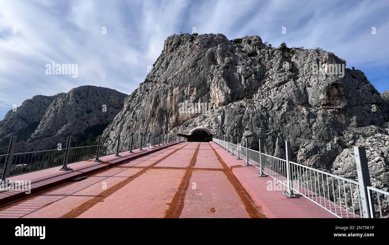 Photo taken on February 10, 2023 shows the final phase of connecting ...