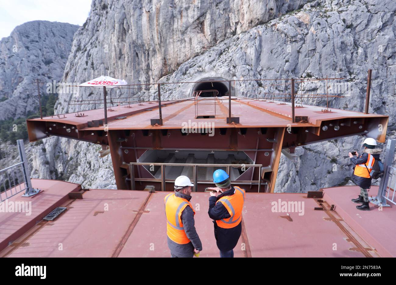 Photo taken on February 10, 2023 shows the final phase of connecting ...