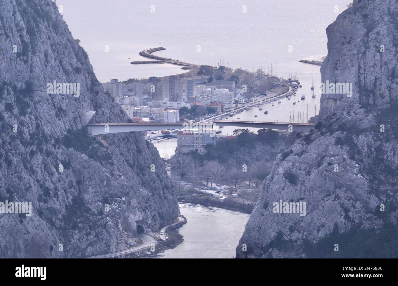 Photo taken on February 10, 2023 shows the final phase of connecting ...