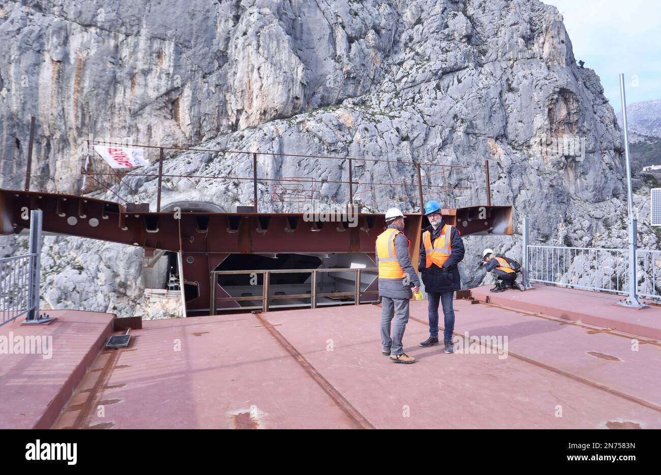 Photo taken on February 10, 2023 shows the final phase of connecting ...