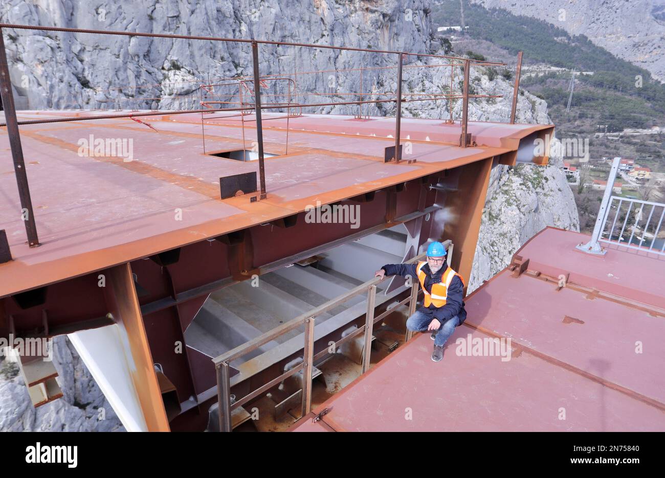 Photo taken on February 10, 2023 shows the final phase of connecting ...