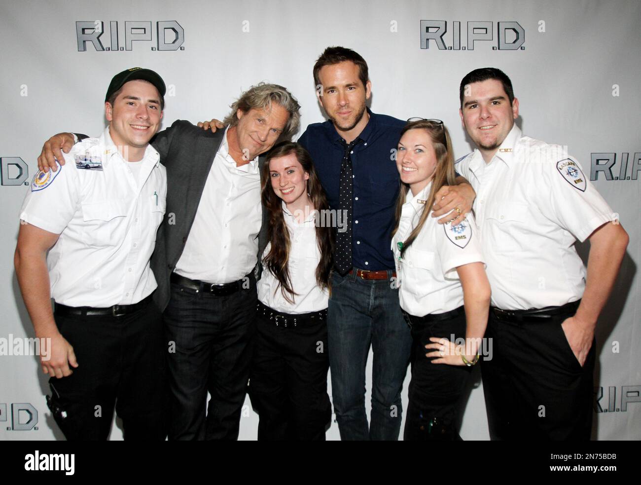 Jeff Bridges and Ryan Reynolds pose with Boston First Responders during ...