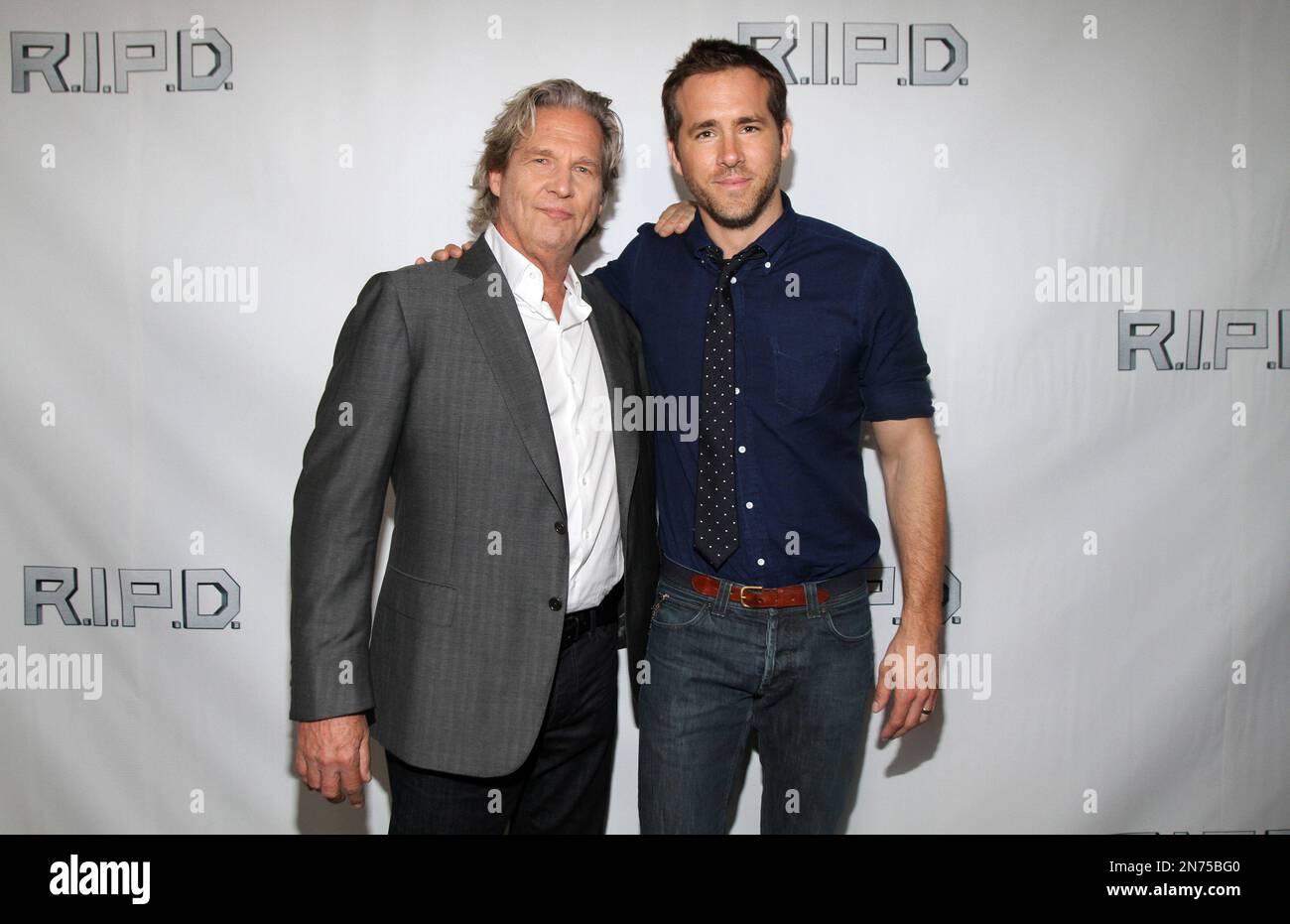 Jeff Bridges and Ryan Reynolds host the special advance screening of ...