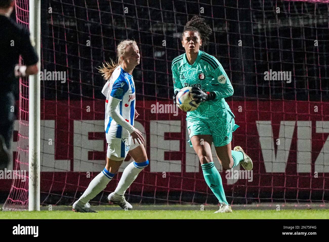 Rotterdam - Feyenoord V1 goalkeeper Jacintha Weimar during the match ...