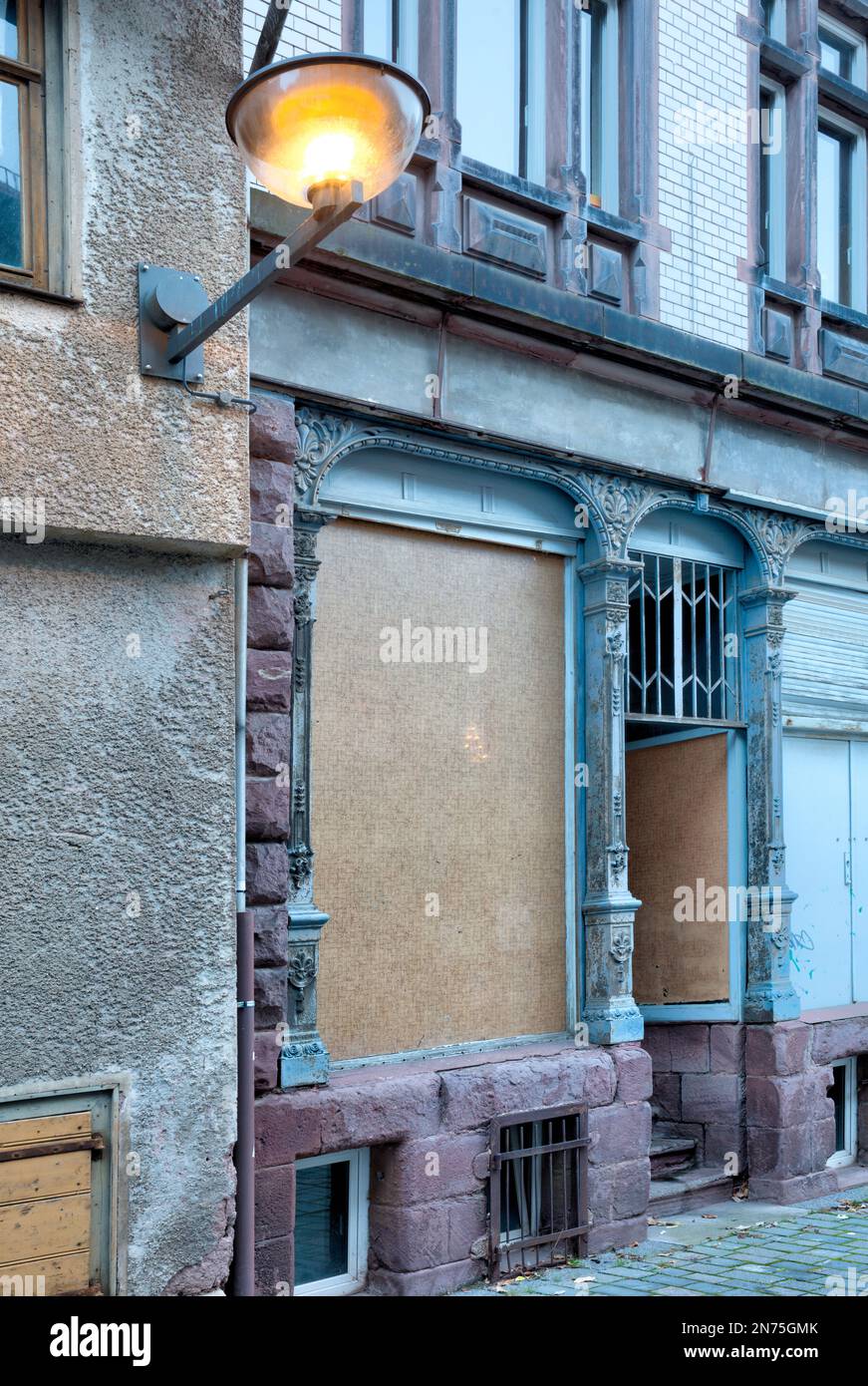 Front door, window, locked, house facade, winter, Schmalkalden ...