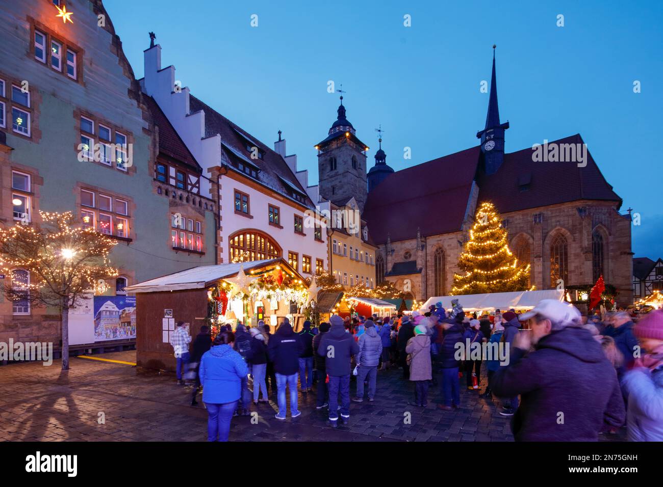Christmas market, town hall, Georgskirche, blue hour, advent ...