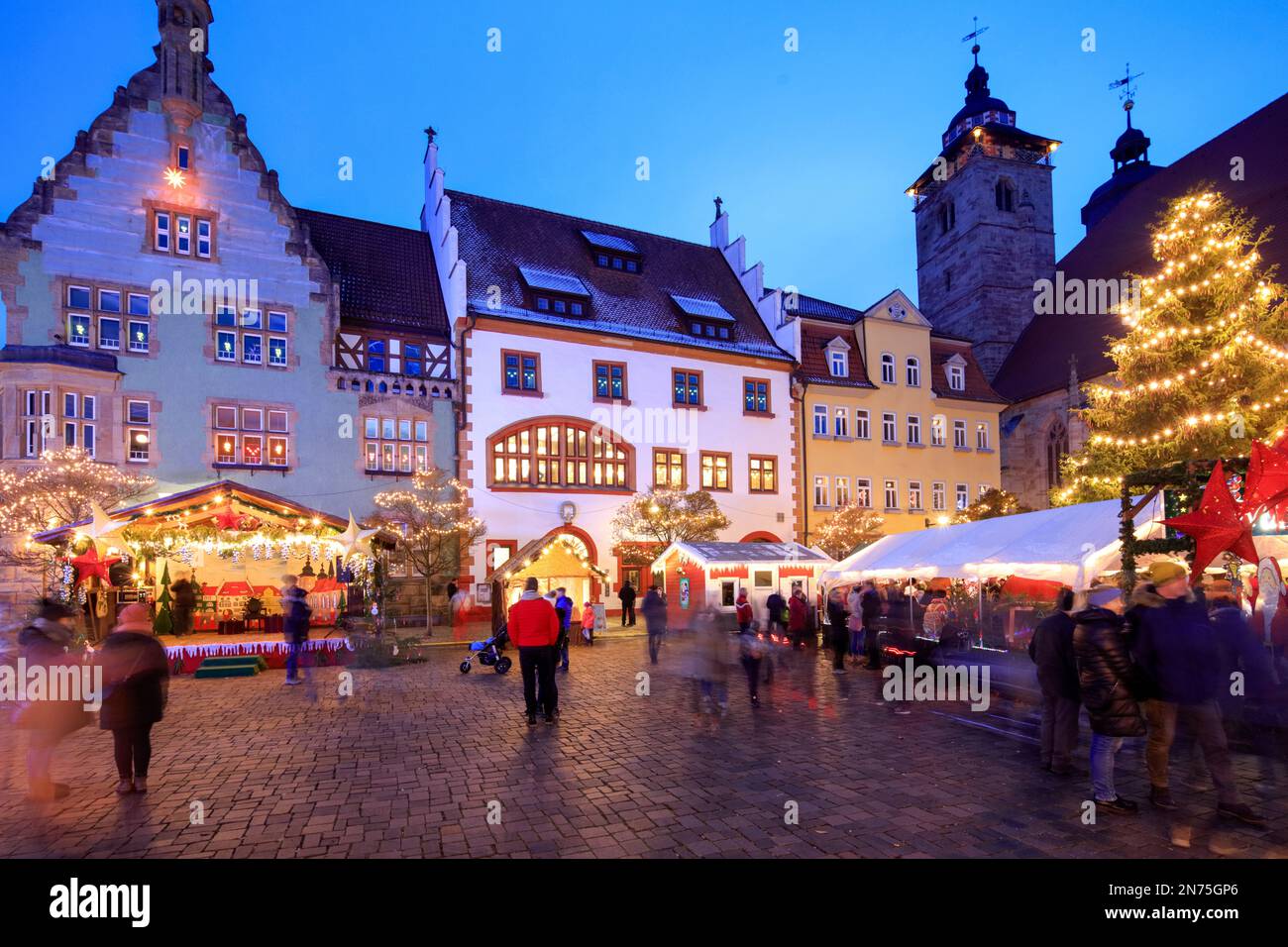 Christmas market, town hall, Georgskirche, blue hour, advent ...