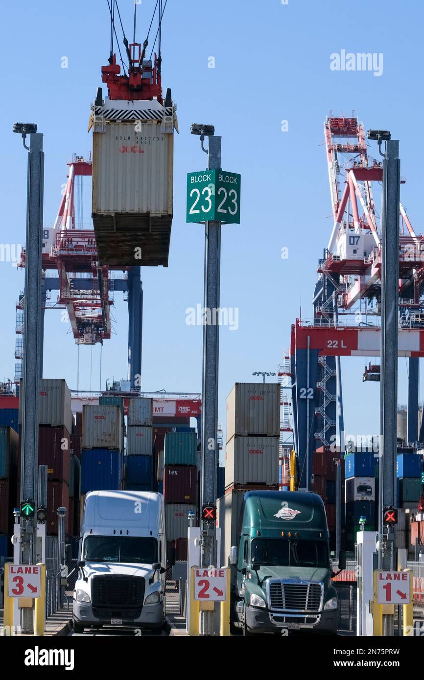Los Angeles, California, USA. 9th Feb, 2023. A large crane lifts ...