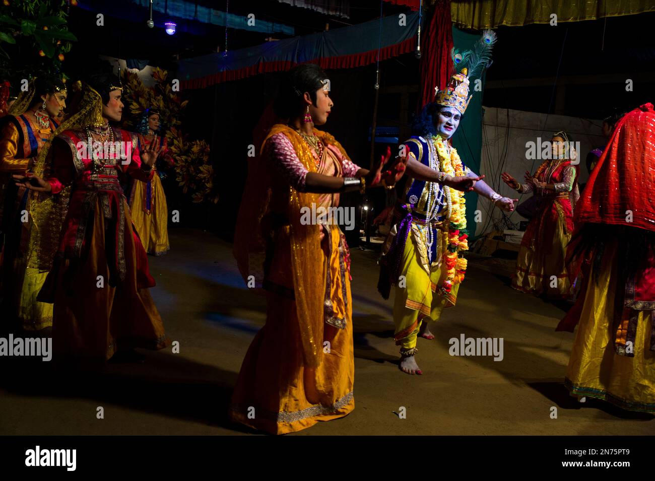 Raas dance hi-res stock photography and images - Alamy