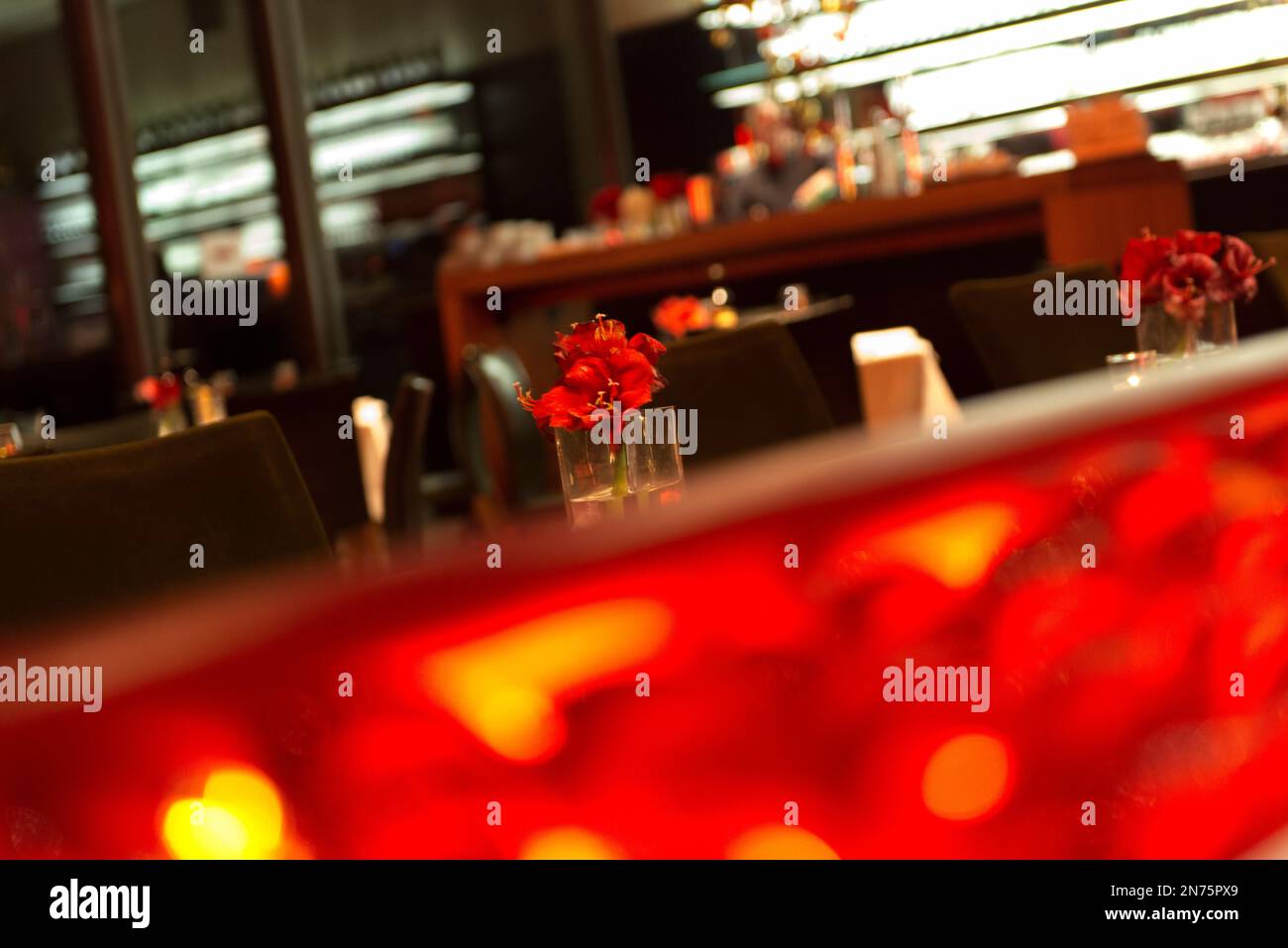 Empty bar hi-res stock photography and images - Alamy
