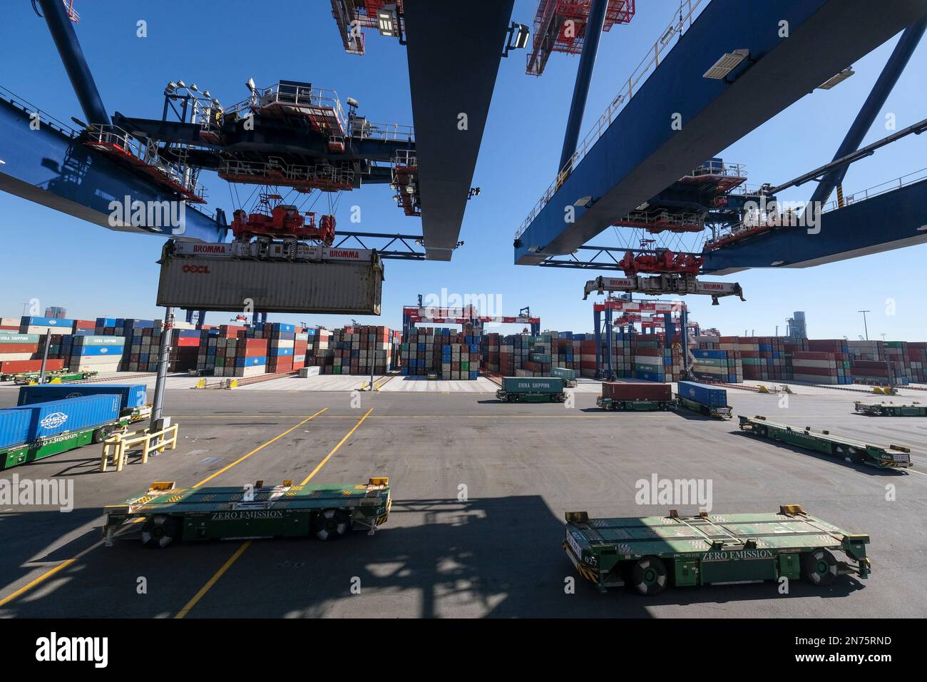Los Angeles, California, USA. 9th Feb, 2023. Computer-controlled cargo ...