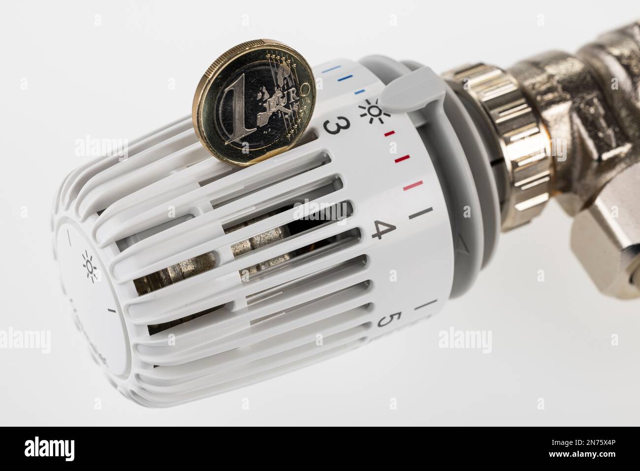 1 euro coin, manual heating thermostat, setting level 3 about 2ö°C ...