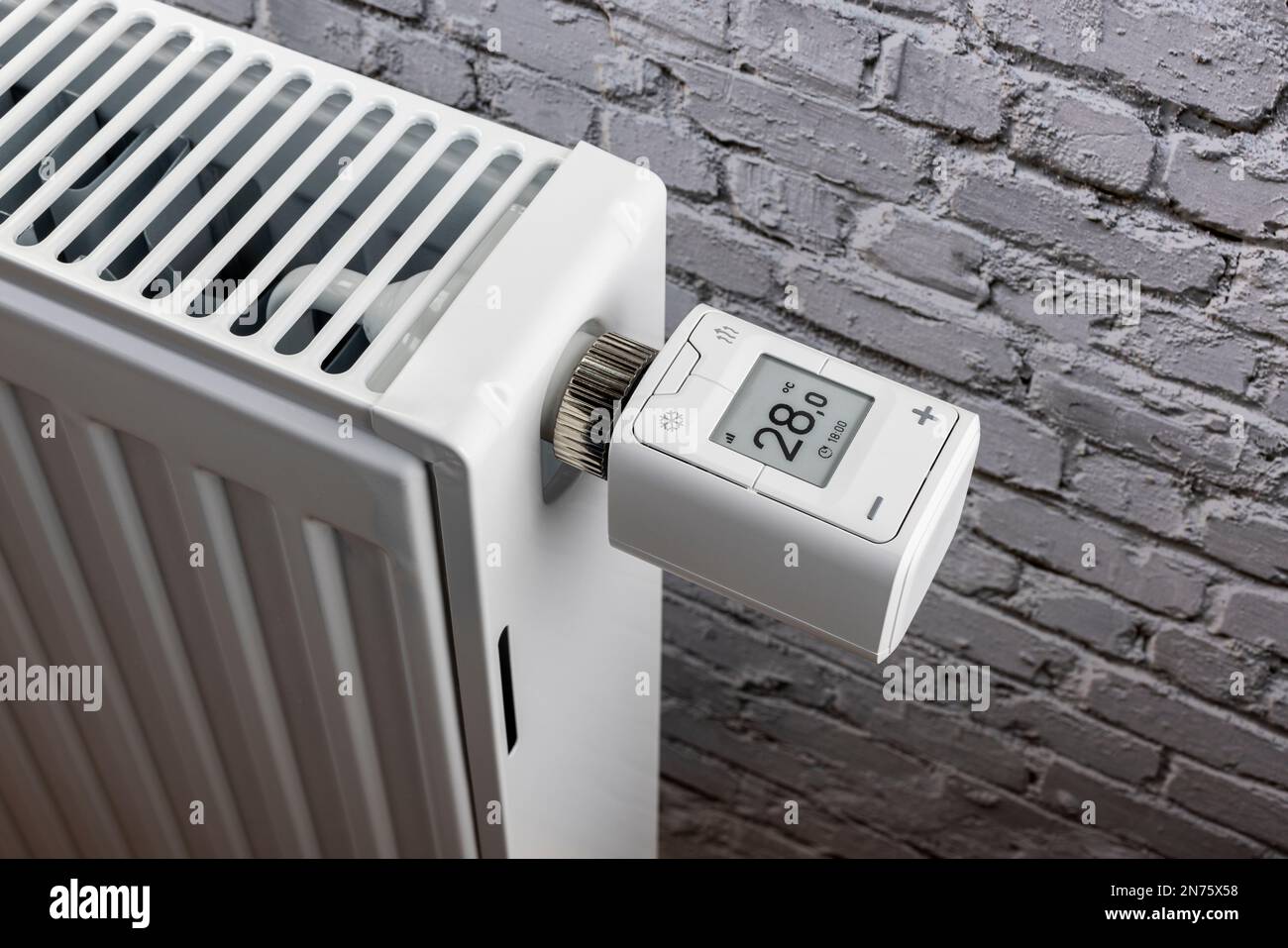 WLAN radiator thermostat FRITZ! DECT 302, display shows 2ö°C., smart ...