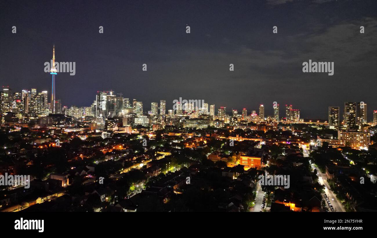 Metropolis neighbourhood hi-res stock photography and images - Alamy