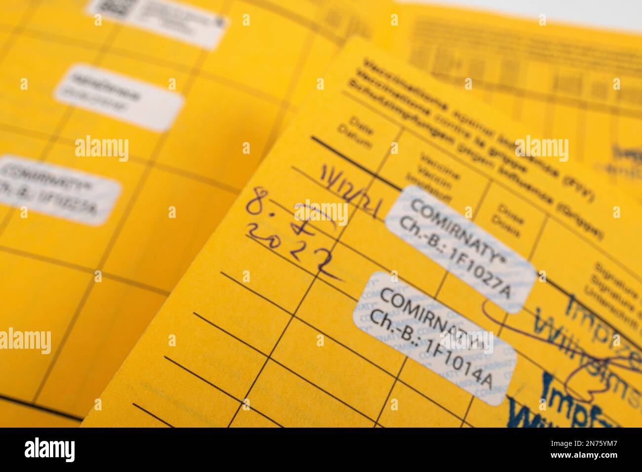 Vaccination card opened with entries of the last Corona vaccinations ...