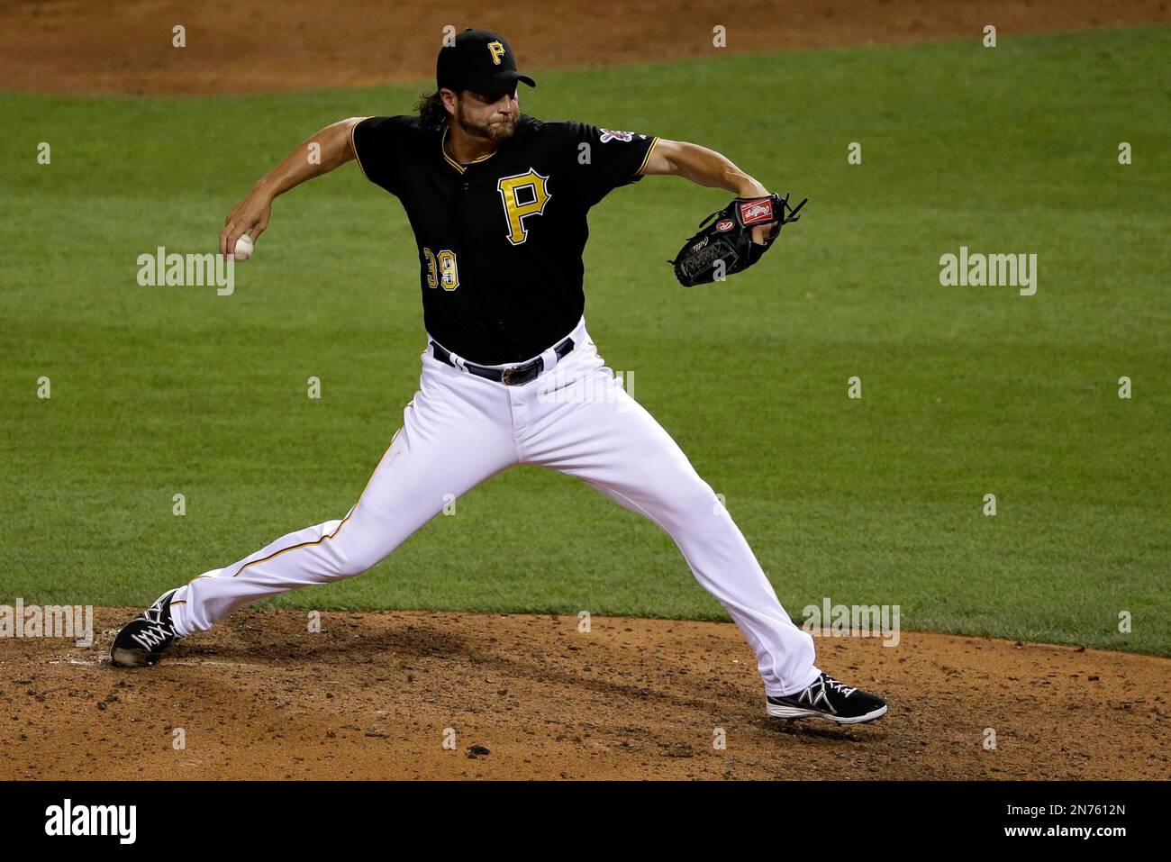 Pittsburgh Pirates relief pitcher Jason Grilli (39) delivers during the ...