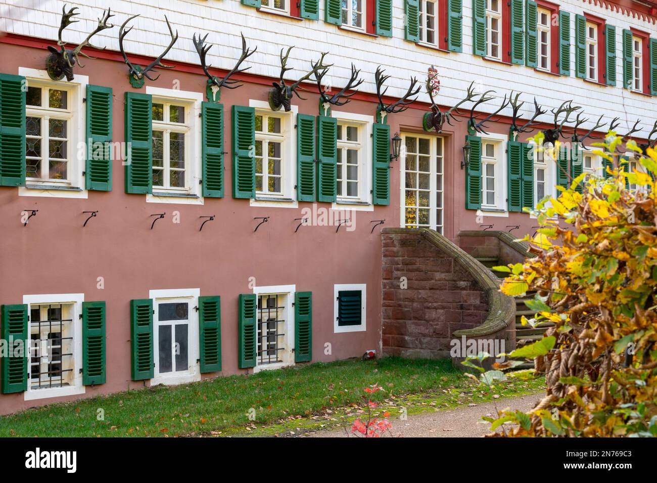 English hunting lodge hi-res stock photography and images - Alamy