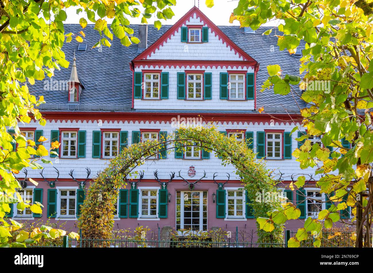 English hunting lodge hi-res stock photography and images - Alamy