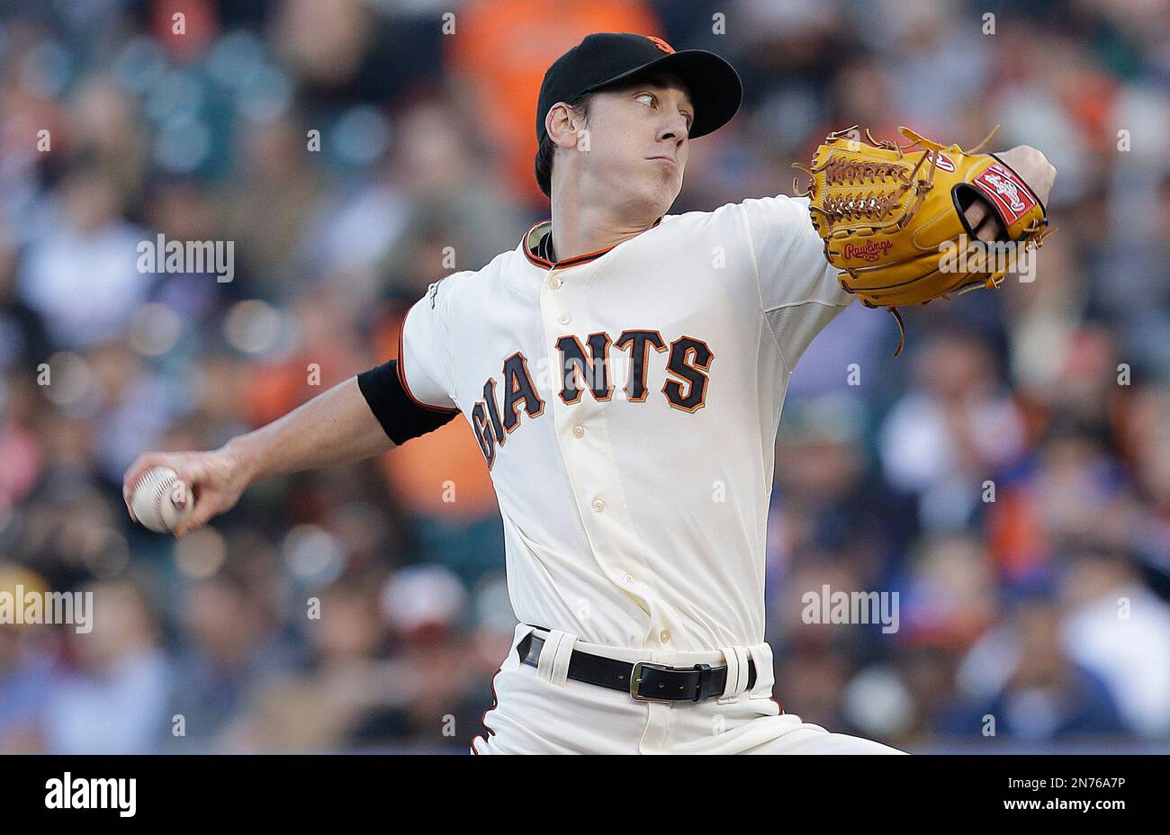 San Francisco Giants pitcher Tim Lincecum throws against the New York ...