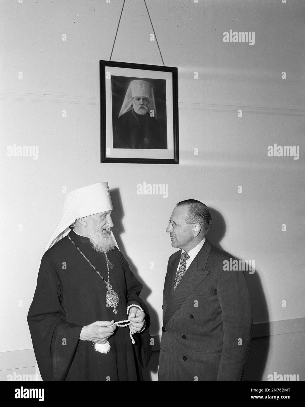 New primate Metropolitan Leonty speaks to Col. Boris T. Pash, son of ...