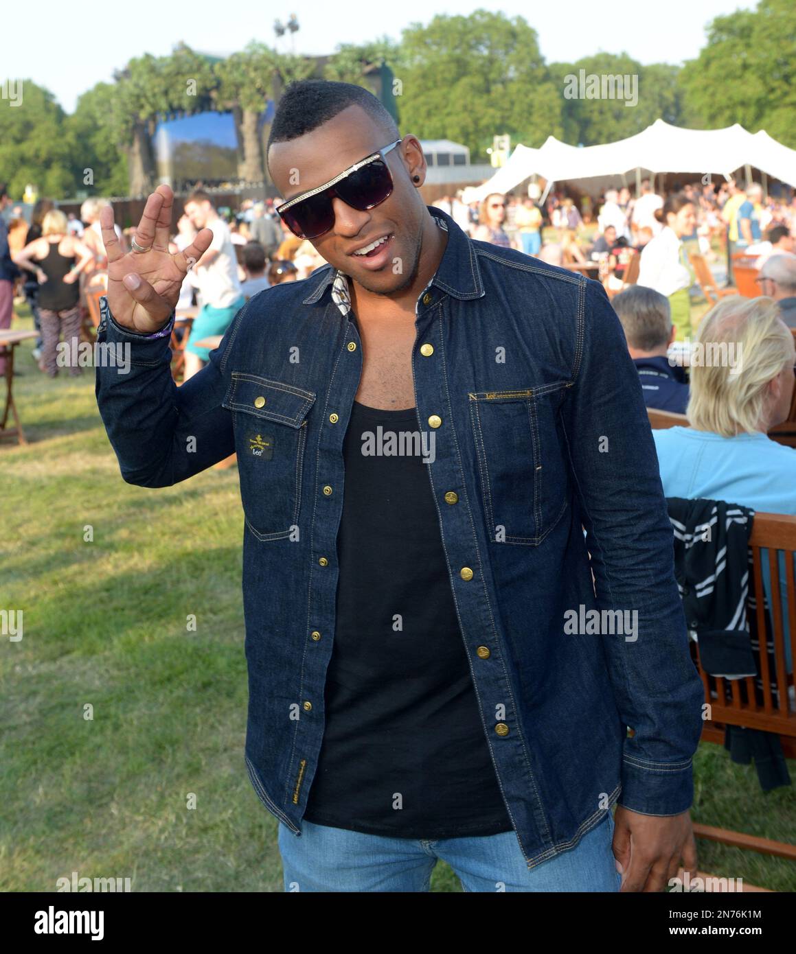 Westside hand gesture hi-res stock photography and images - Alamy