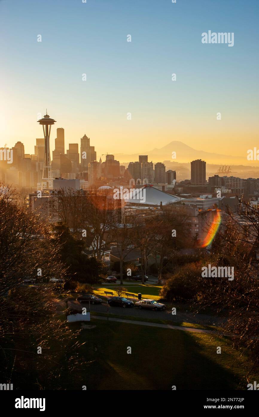 Sunrise view from Kerry Park of the Seattle skyline, Washington, USA ...