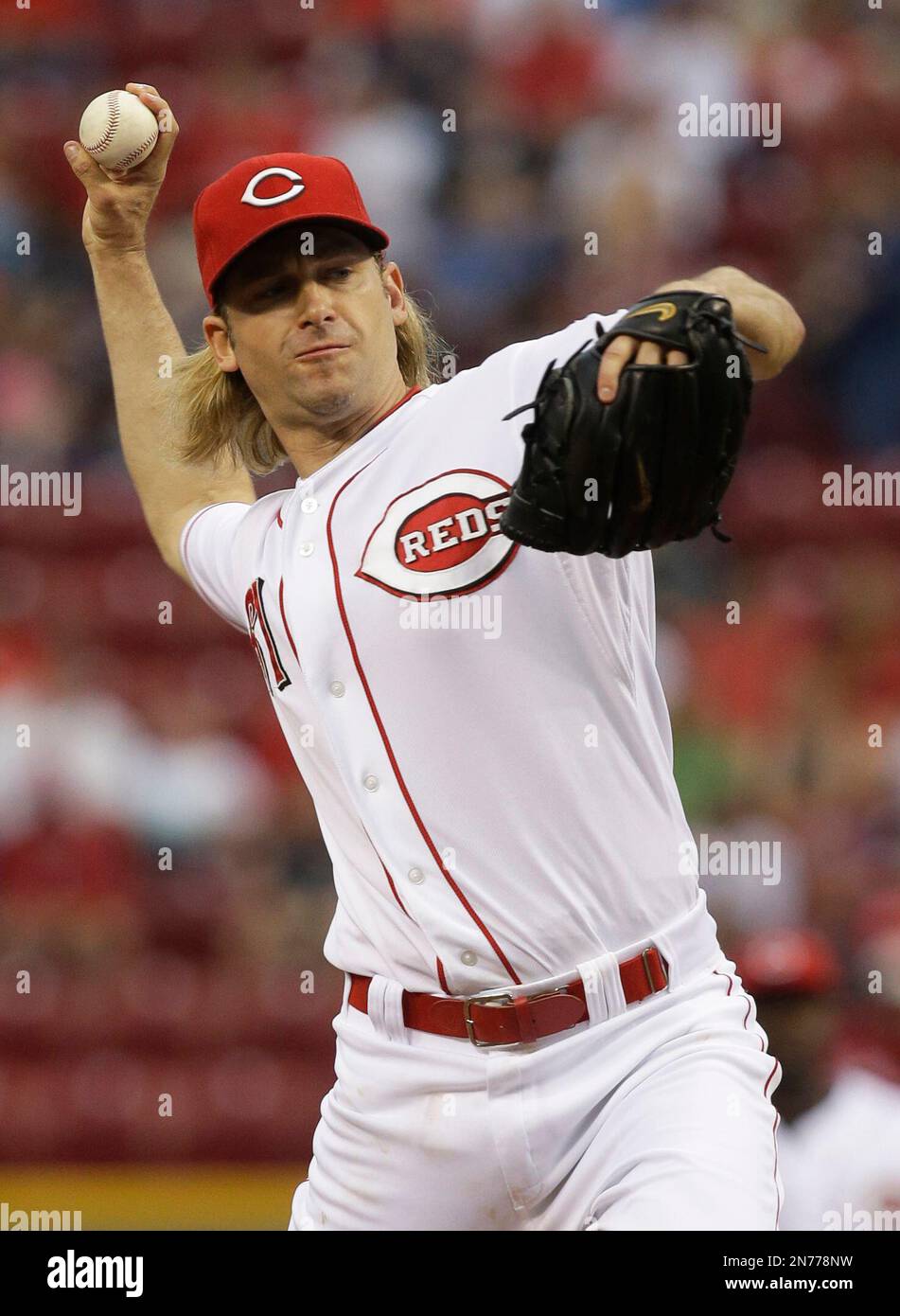 Cincinnati Reds starting pitcher Bronson Arroyo throws against the San ...
