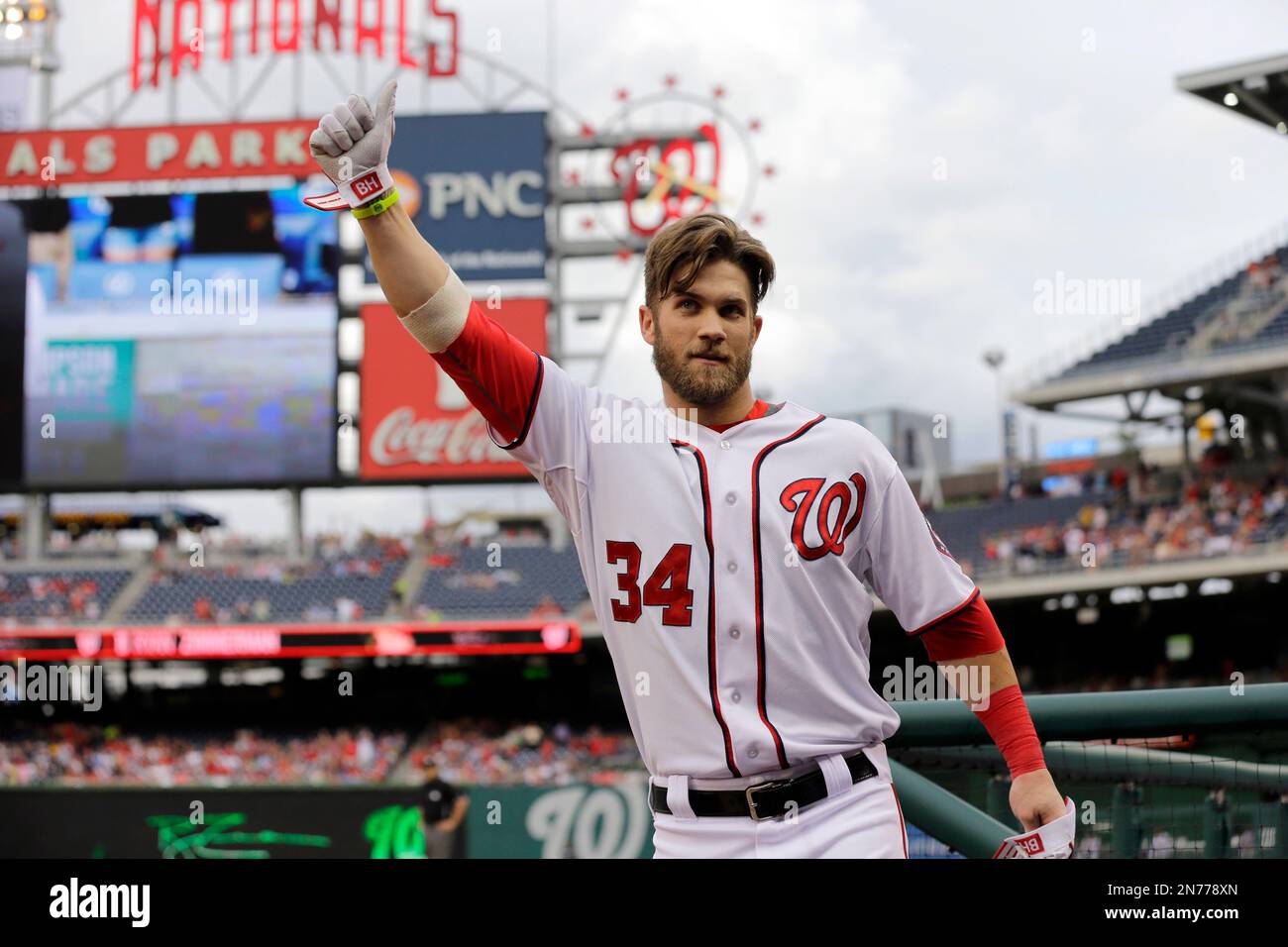Washington Nationals Bryce Harper acknowledges the fans after his solo ...