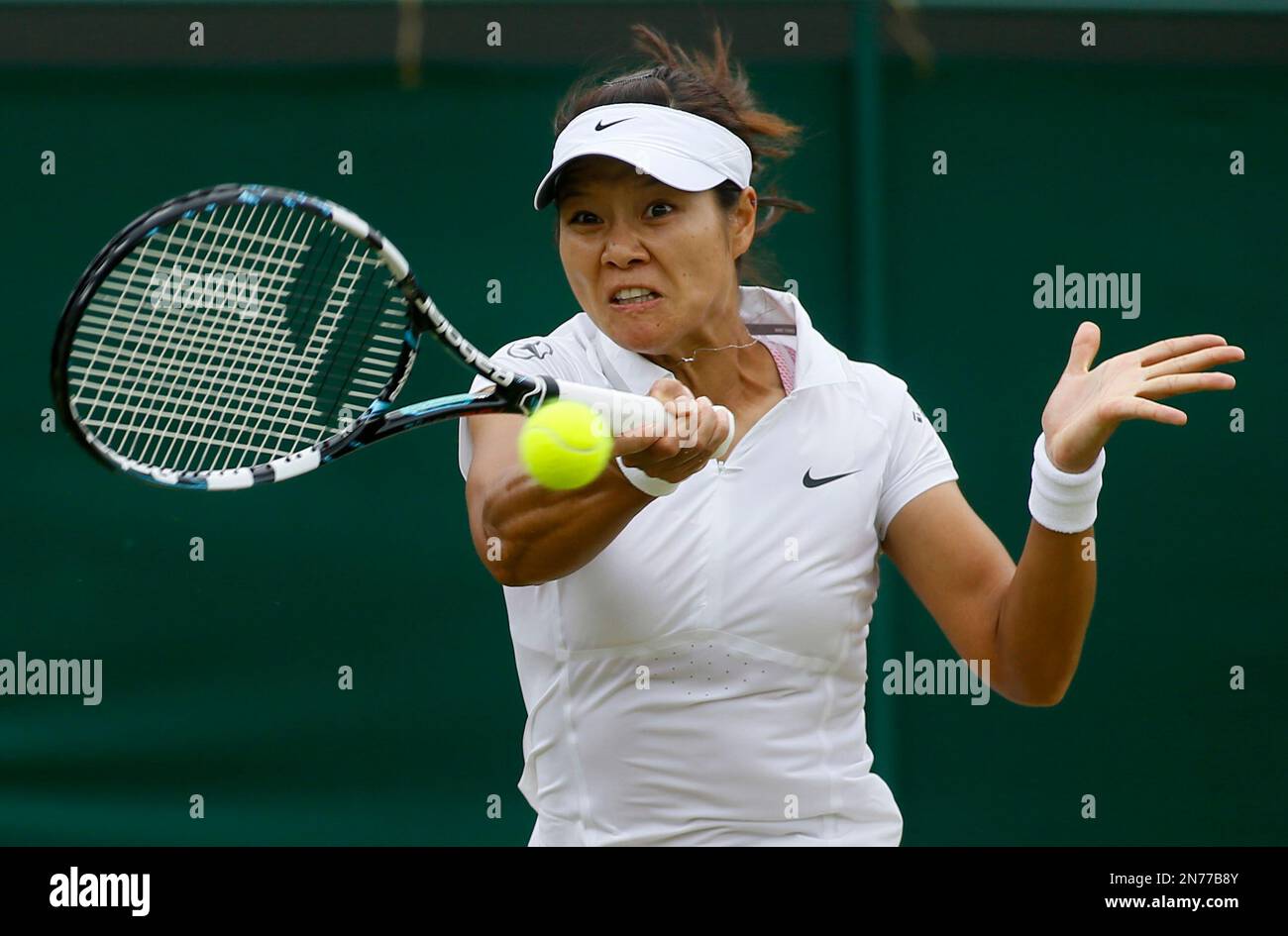 Li Na of China returns to Roberta Vinci of Italy during a Women's ...